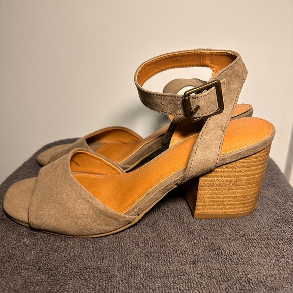 Universal Thread | Shoes | Universal Thread Suede Platform Heels | Poshmark
